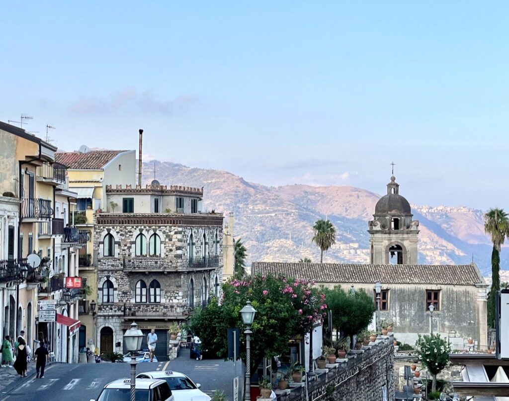Road-trip en Sicile – Italie – (de Taormina à Milazzo) – Anna & Aka
